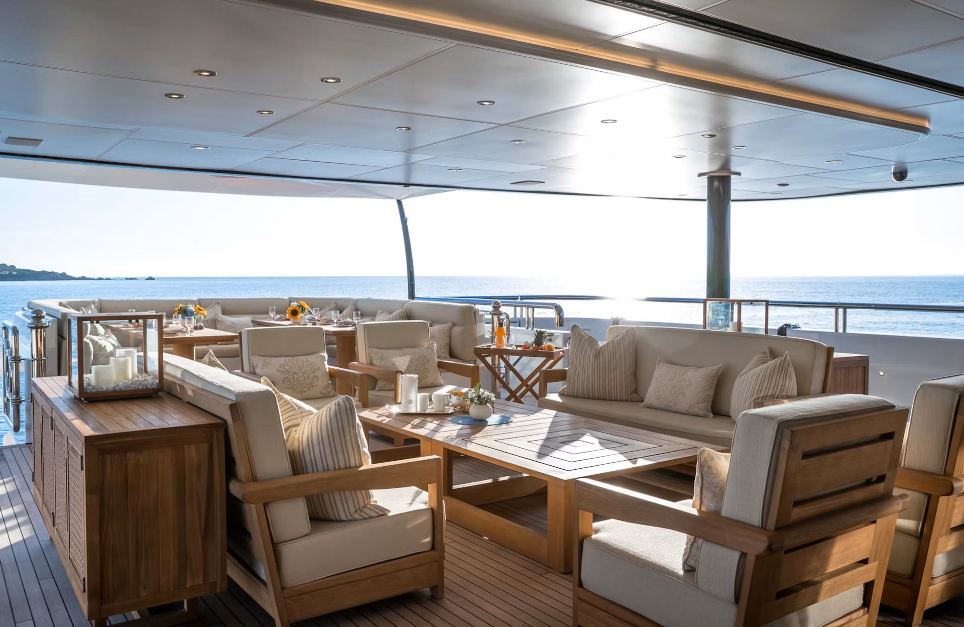 Yacht STARFIRE, Lurssen | CHARTERWORLD Luxury Superyacht Charters